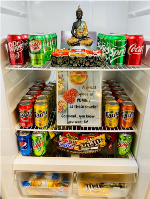 Can I see your summer themed WOW fridge?! - Apartment Ideas